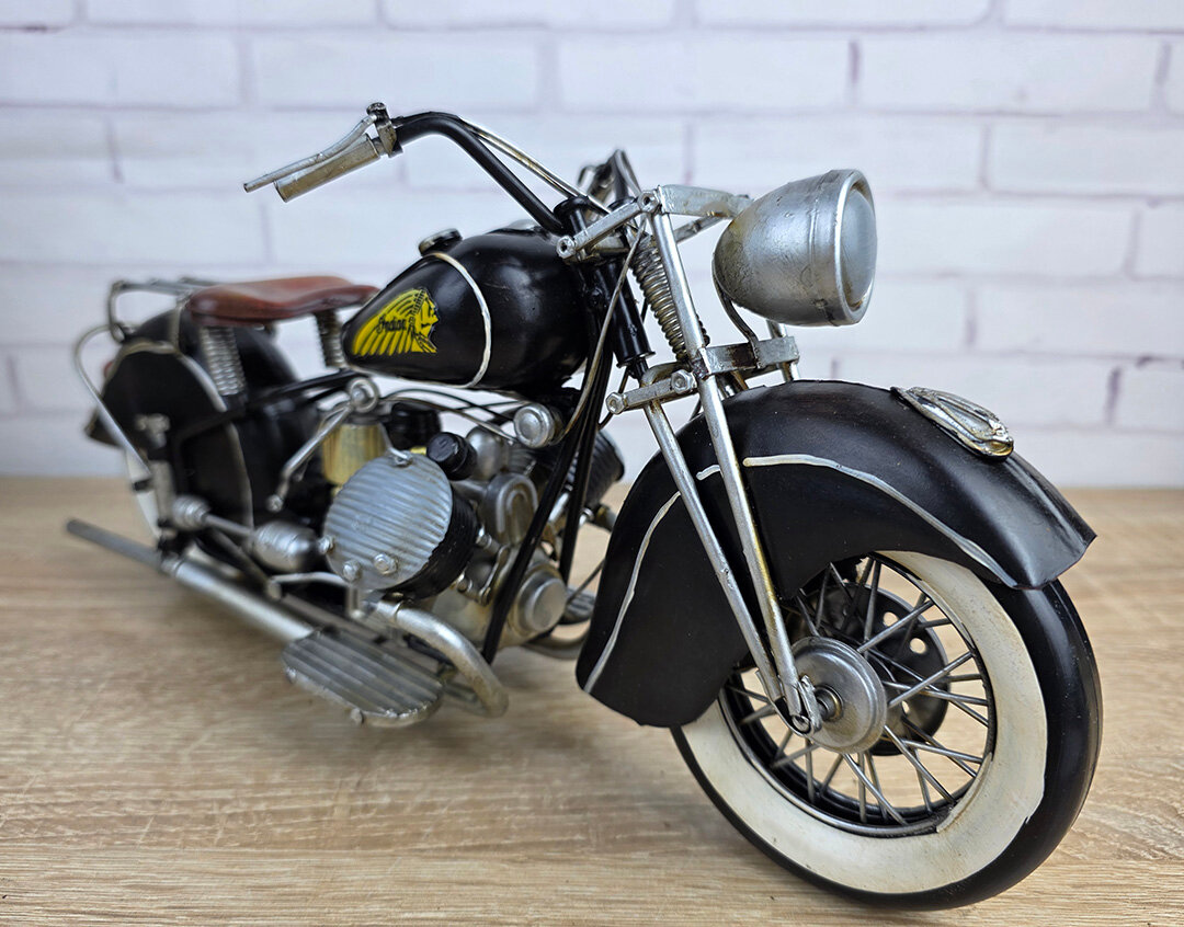 Модель мотоцикла INDIAN MORTORCYCLE 1944г. 34x13x17 см, металл. ручная работа ART2997