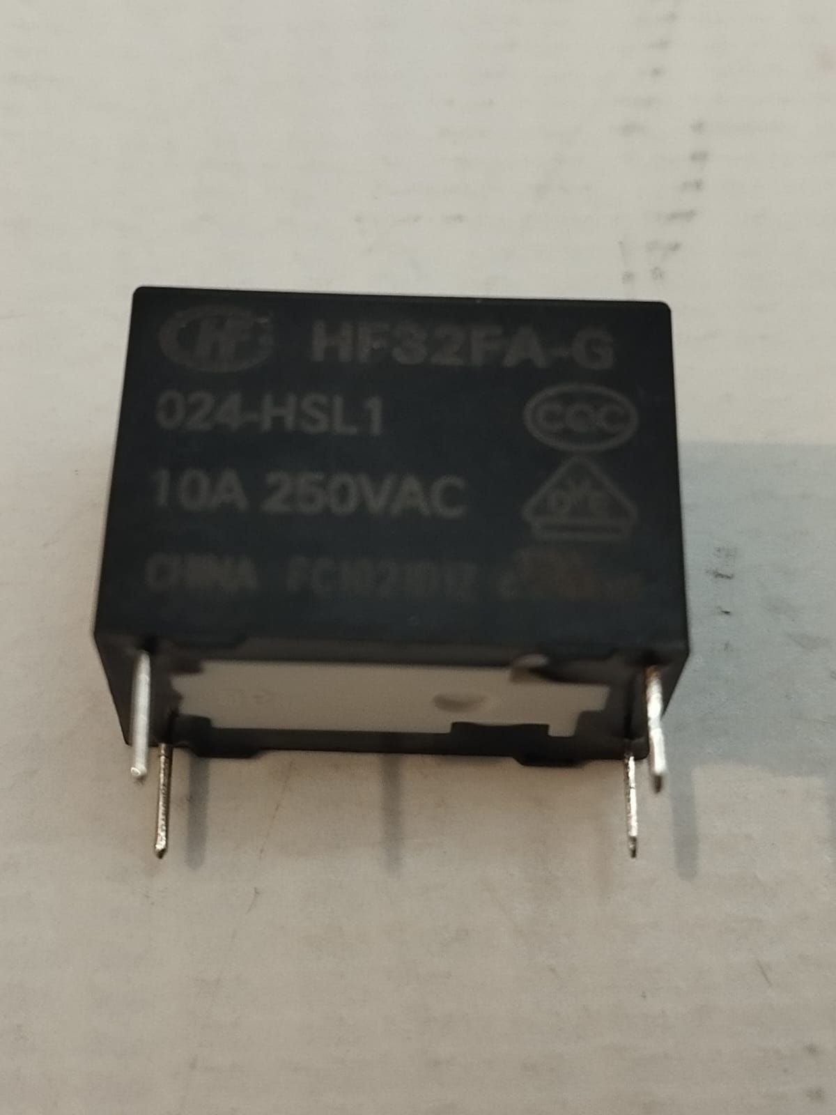Реле управления вентилятором для газового котла HF32FA-G-024-HSL1 24VDC (10A/4 контакта)