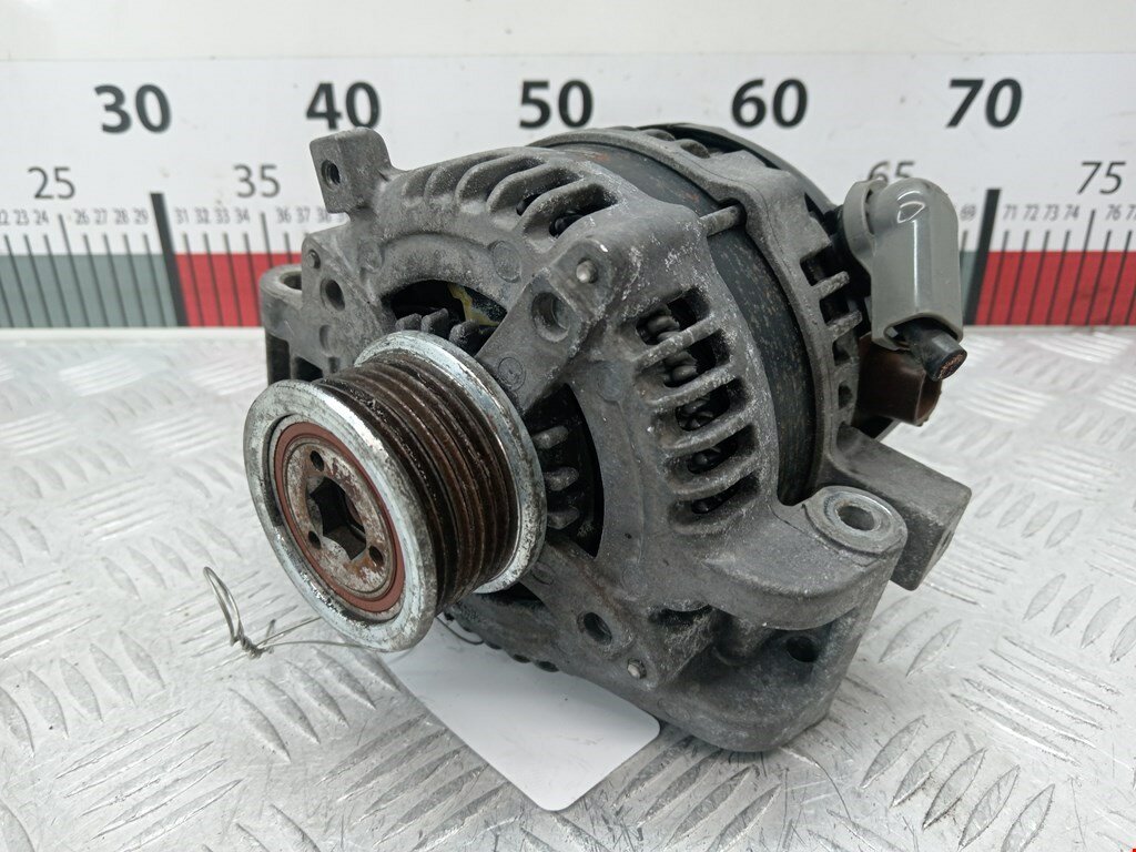 Генератор Toyota Auris 1 (E150) 270600R011 арт. 2048969