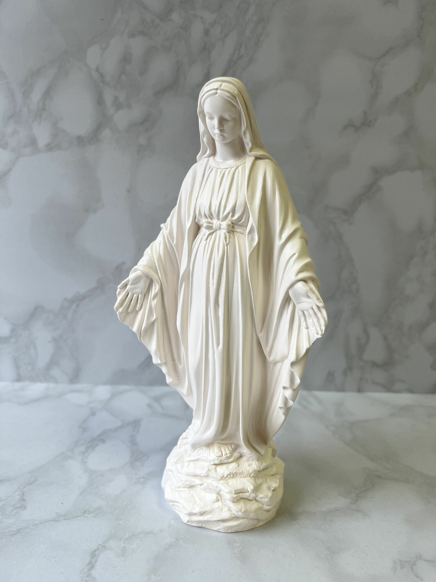 Статуэтка Дева Мария на скале (Мадонна), 24см, белая, гипс