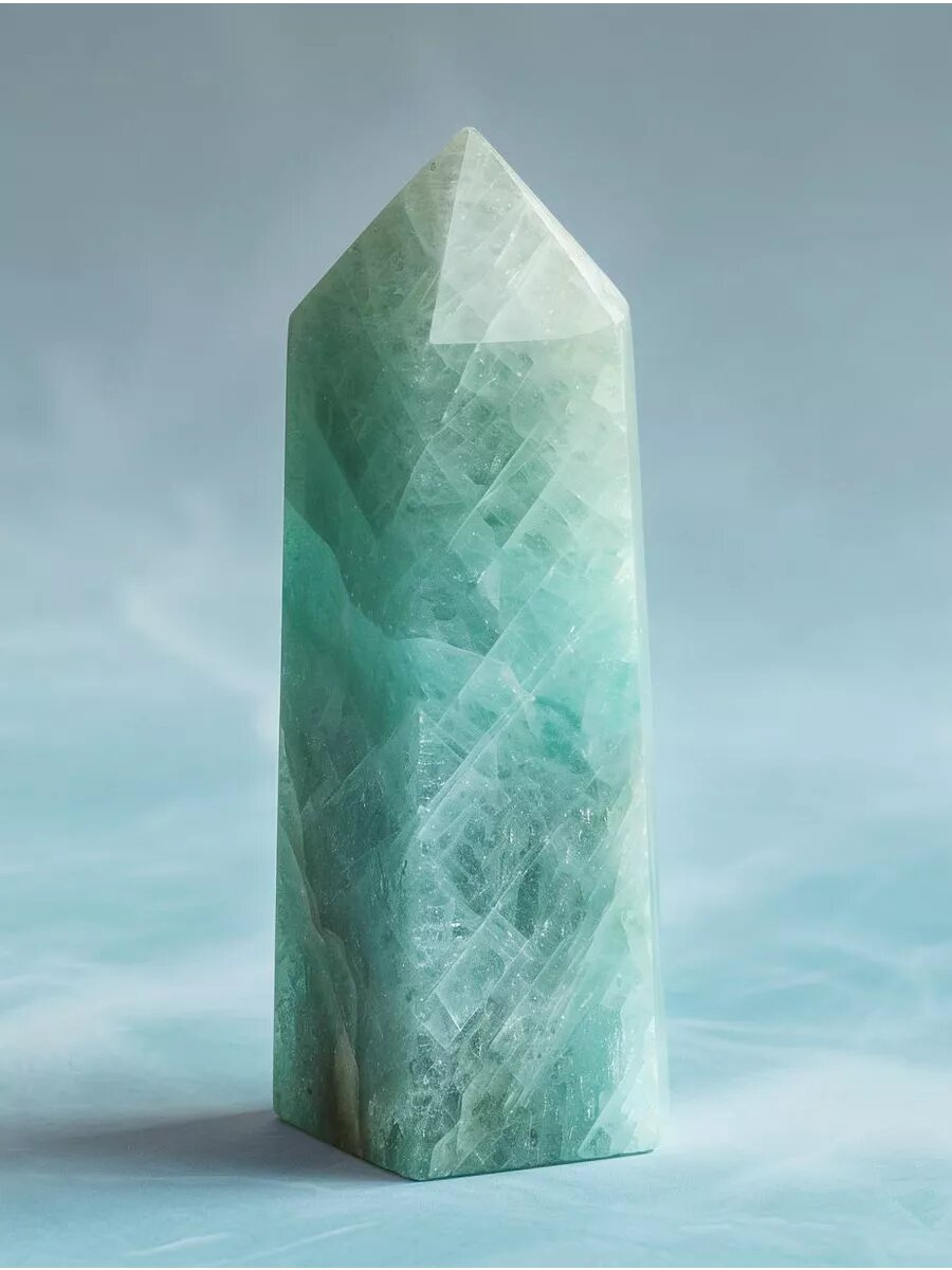 Амазонит натуральный камень оберег на алтарь