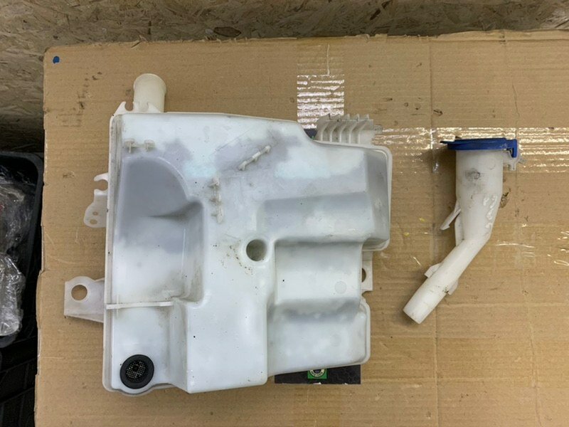 Бачок стеклоомывателя Ford Focus MK3 1.6 PNDA 2012 1817940