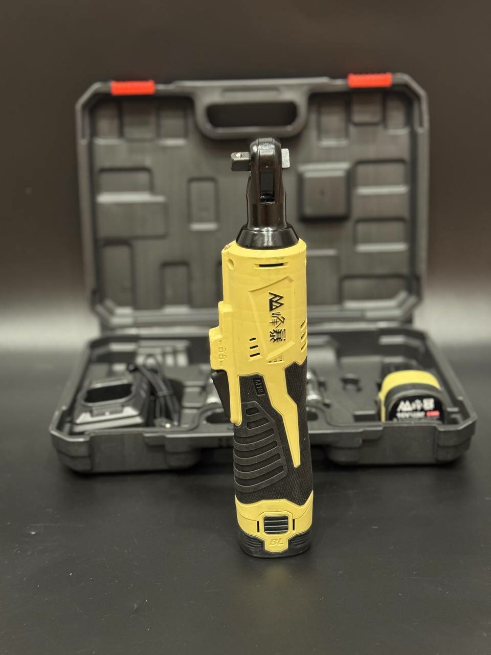 Аккумуляторная угловая трещотка "FB ", 16V, 2 аккумулятора, кейс, угловой Гайковерт