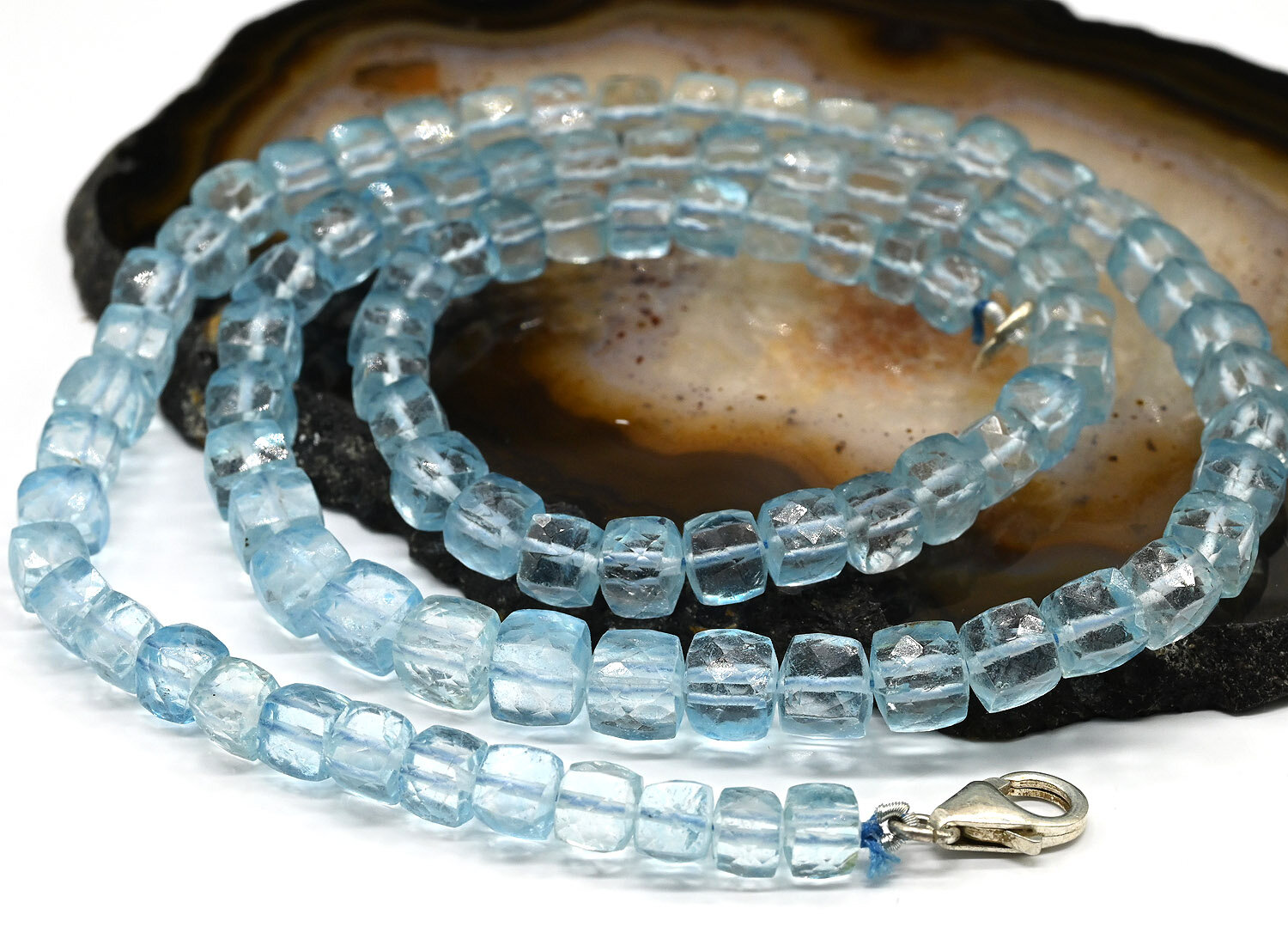 Бусы, топаз