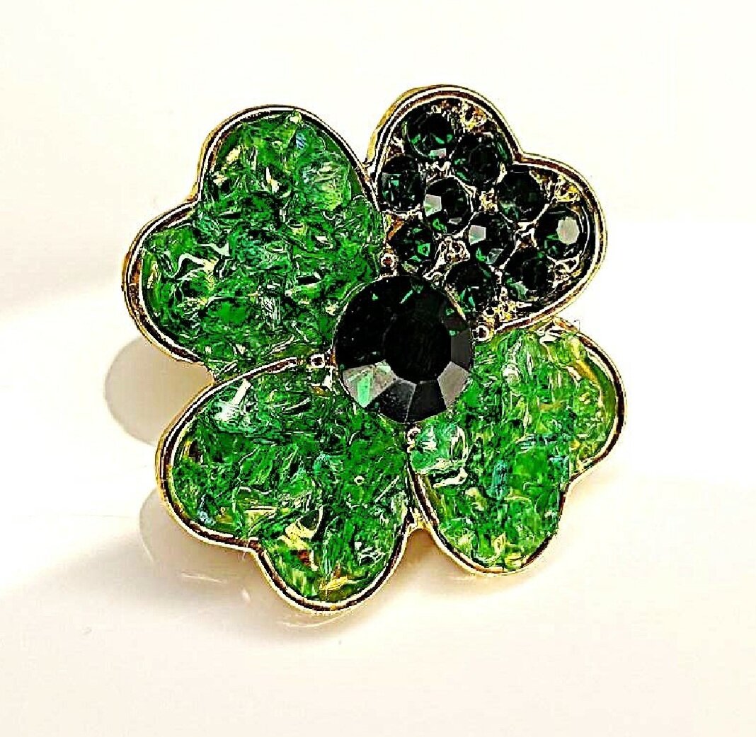 Брошка"Четырехлистный клевер". Символ удачи. Оберег от сглаза. Цвет золото. Салатовый