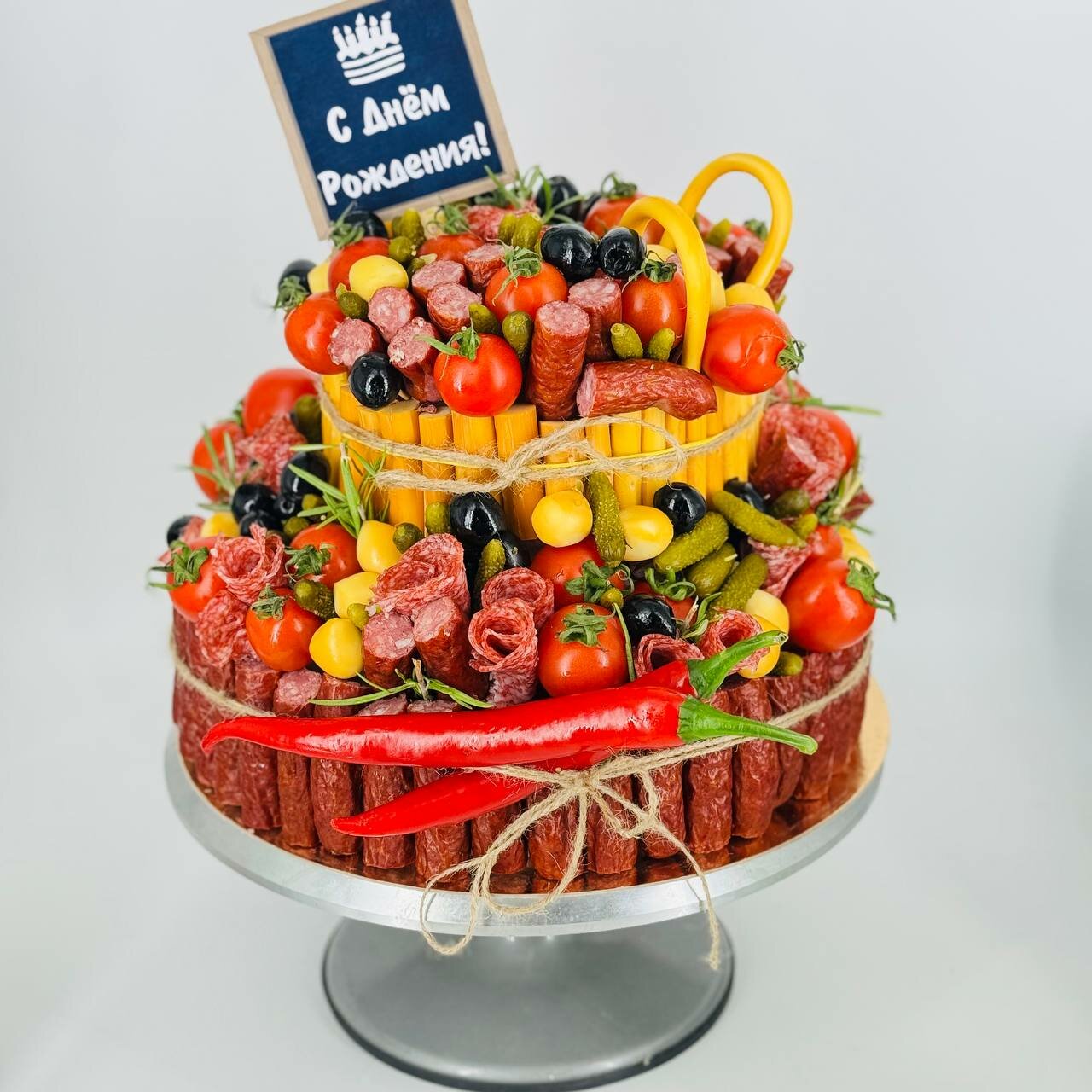 Большой колбасный закусочный торт на День рождения мужчине, женщине