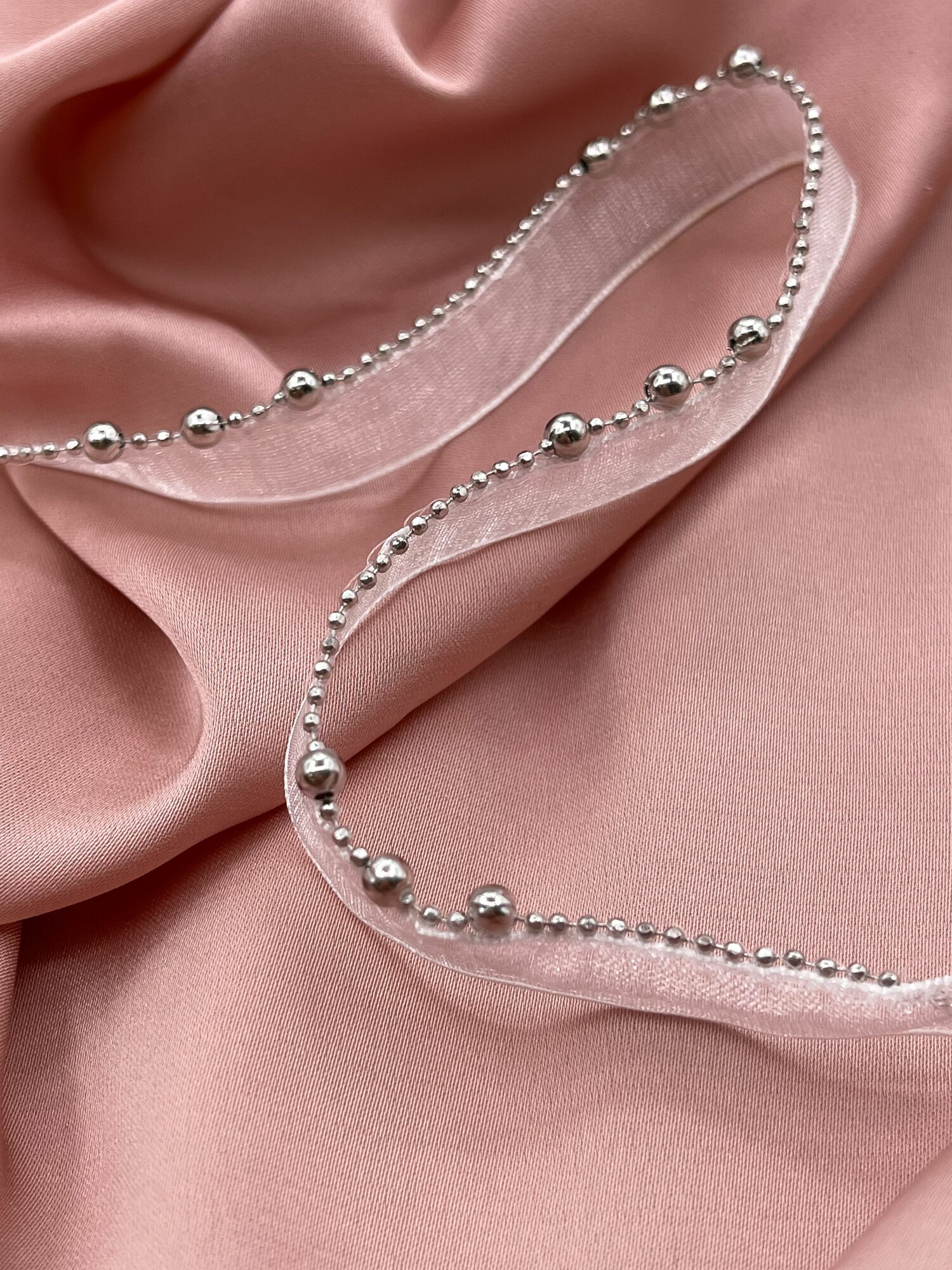 Кант из белой органзы с серебристой мониль 1,5 метра