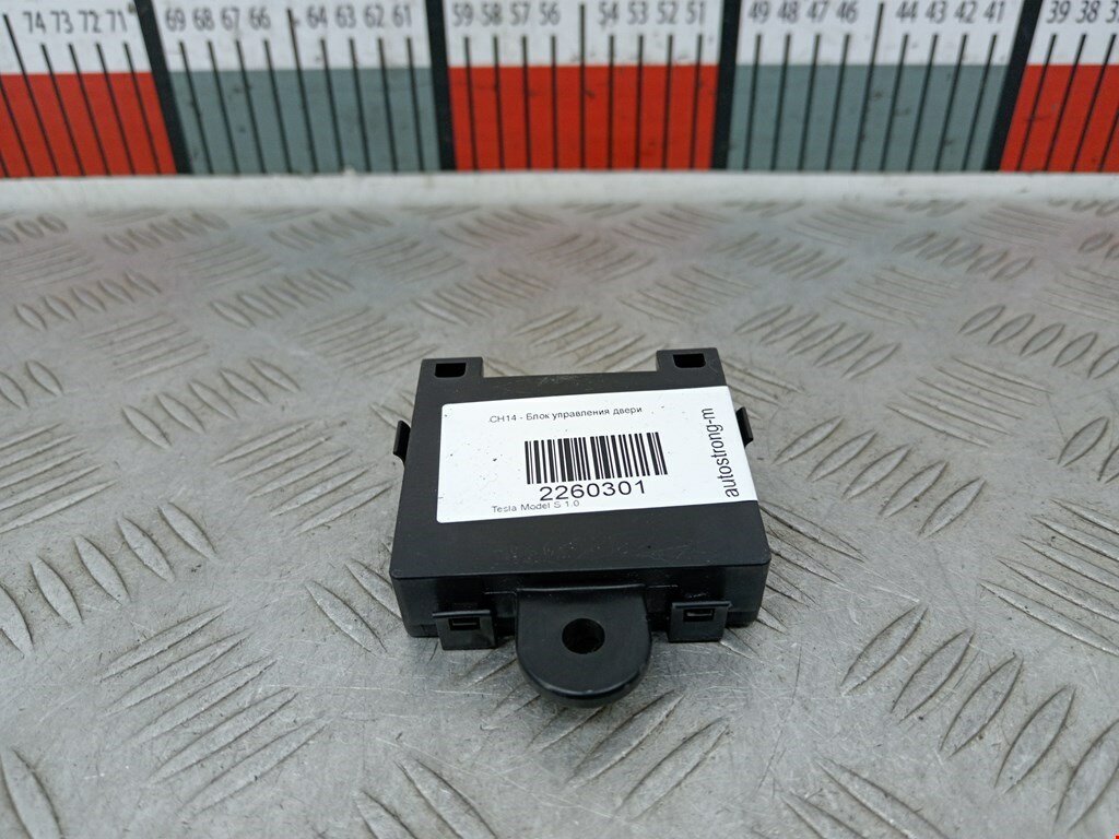 Блок управления двери Tesla Model S 106965100D арт. 2260301