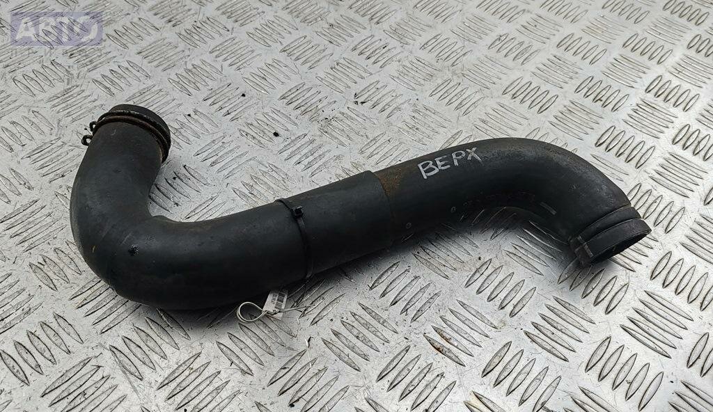 Патрубок радиатора Subaru Legacy