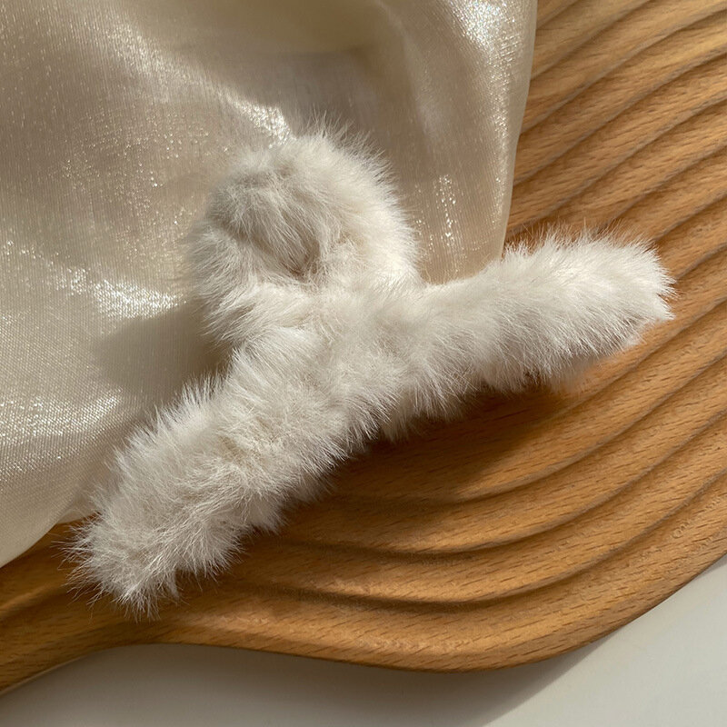 Заколка для волос "Плюшевый белый", металлическая, со стразами