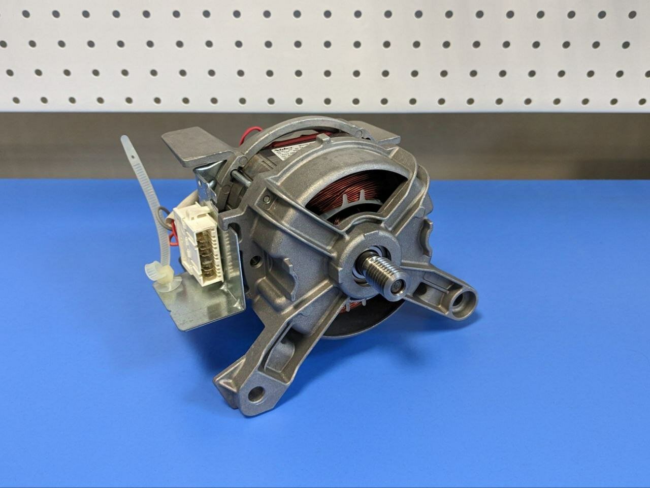 Двигатель стиральной машины Whirlpool, Hotpoint-Ariston (WU112U40W00)