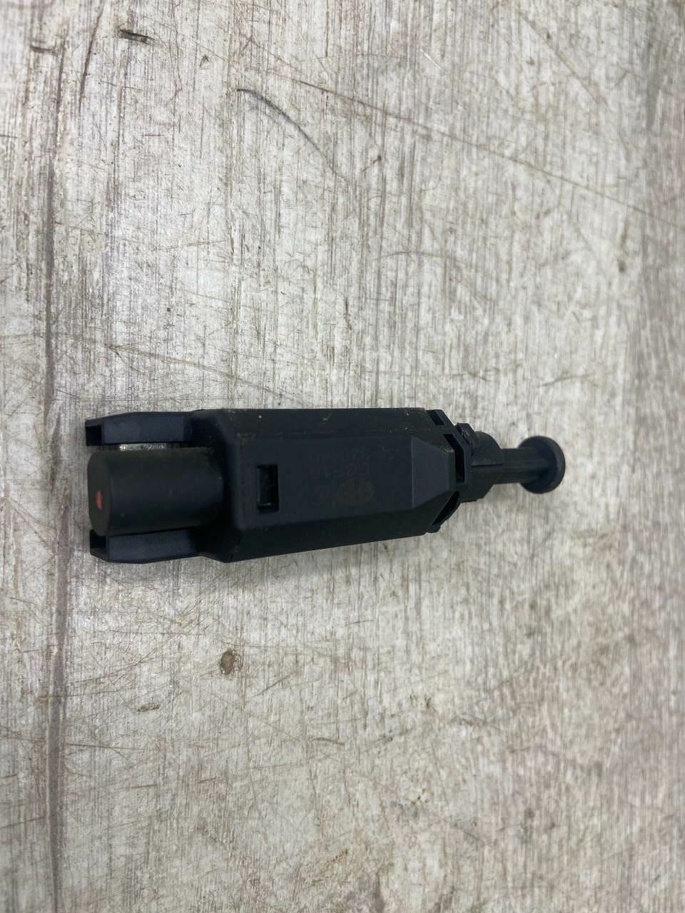 Датчик включения стопсигнала VW Golf 4 Bora 97-05