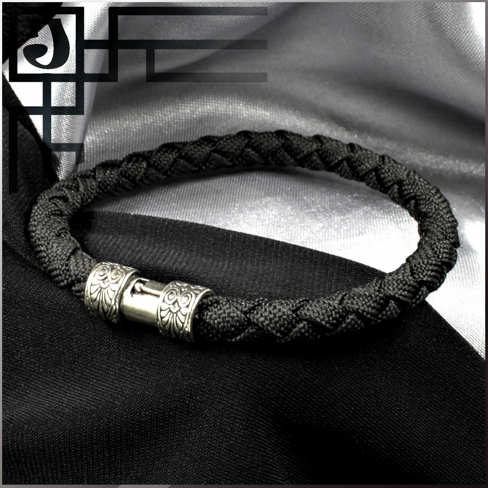 Плетеный браслет