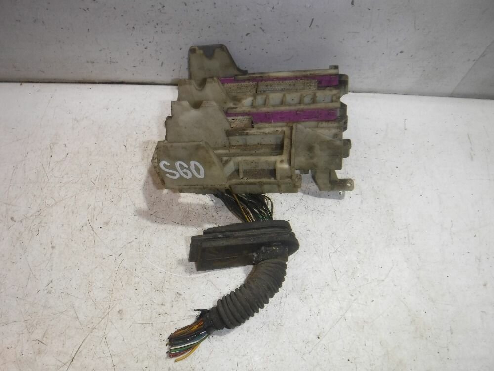 Кронштейн блока управления двигателем Volvo S60