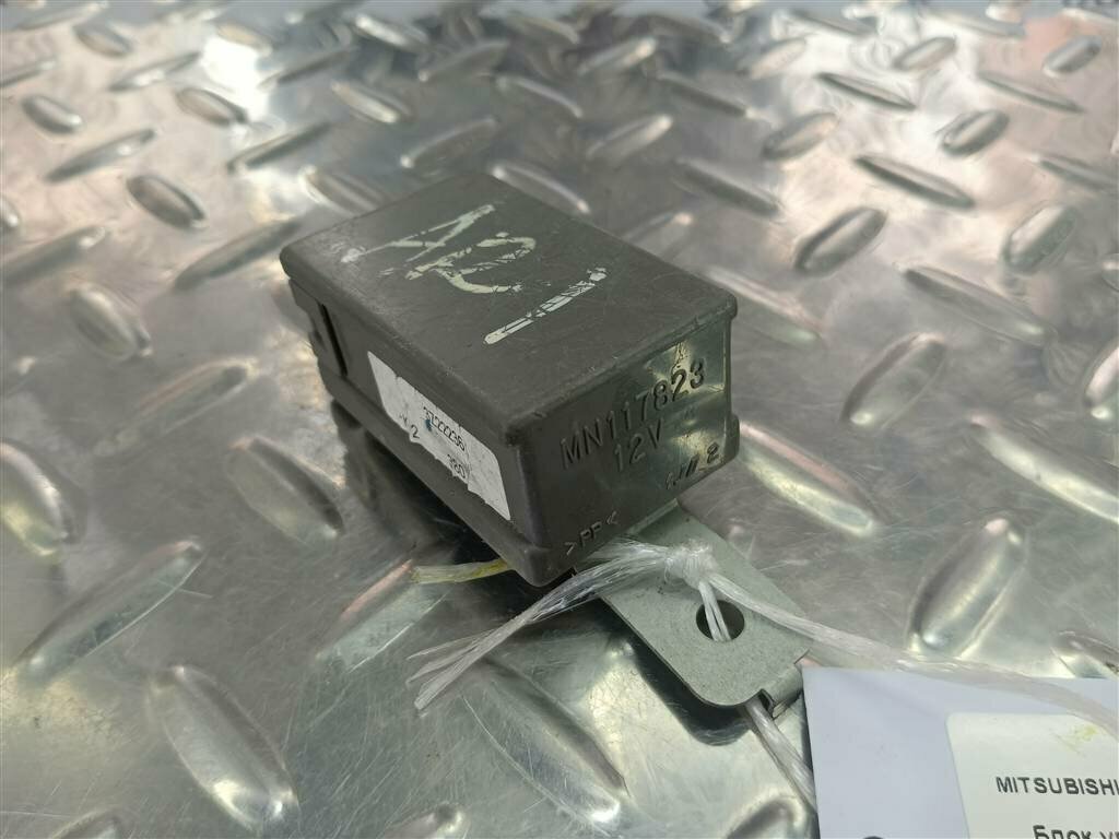 Блок управления подвеской Б/У для MITSUBISHI PAJERO III рестайлинг (2002—2006) MN117823