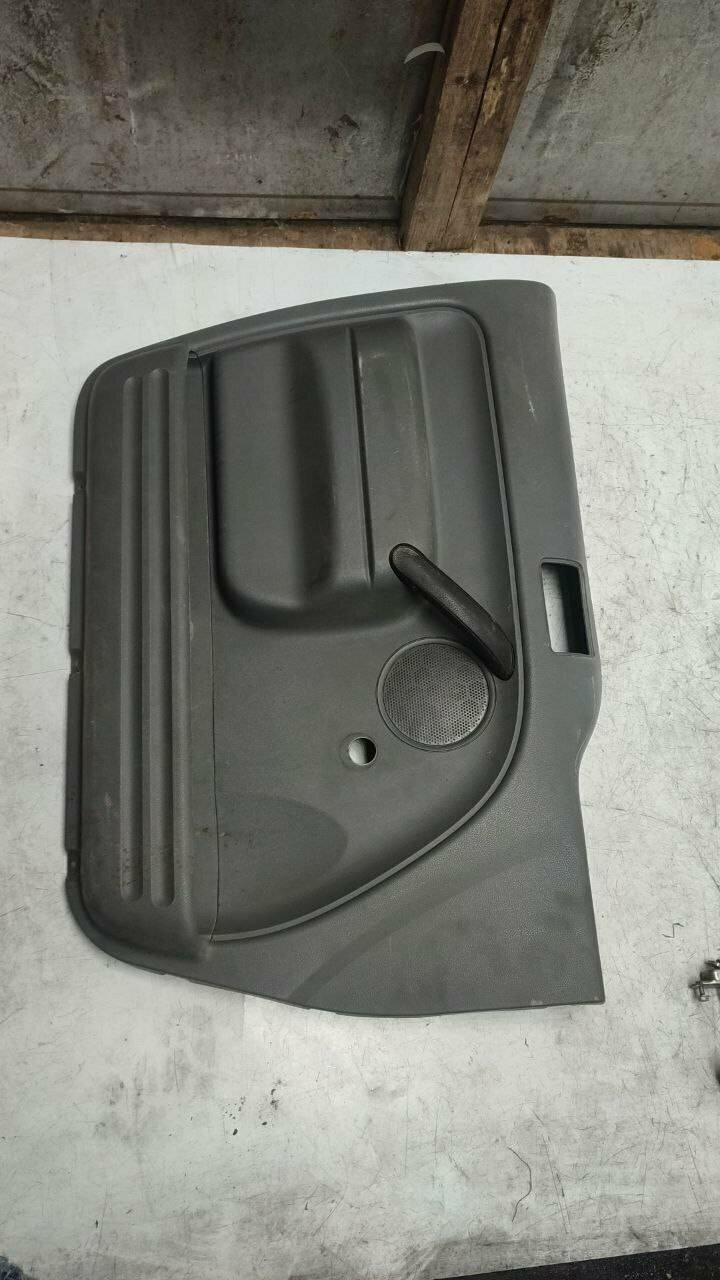 Обшивка двери передней левой Ford Transit Connect 2009