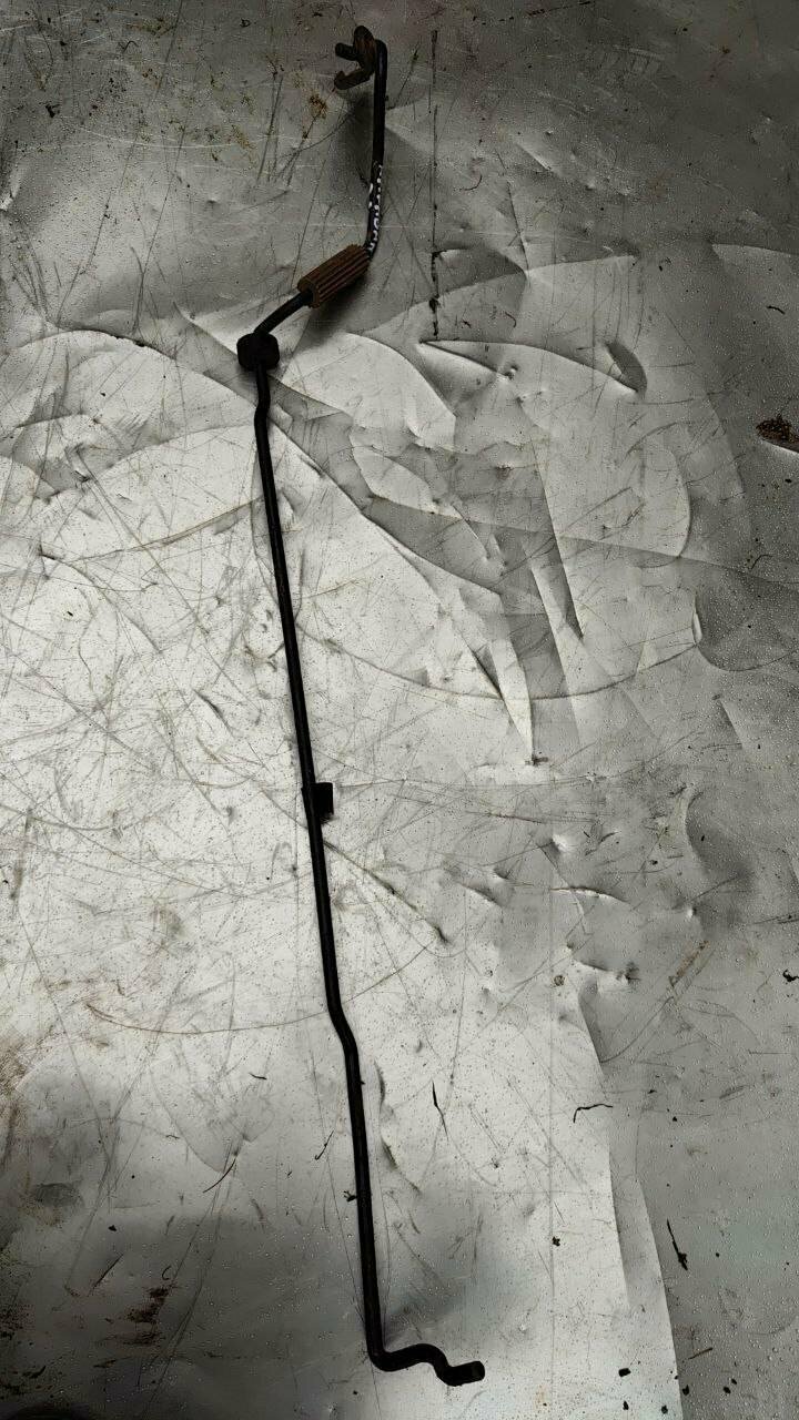 Держатель капота Dodge Caravan 4 (2000 - 2007)