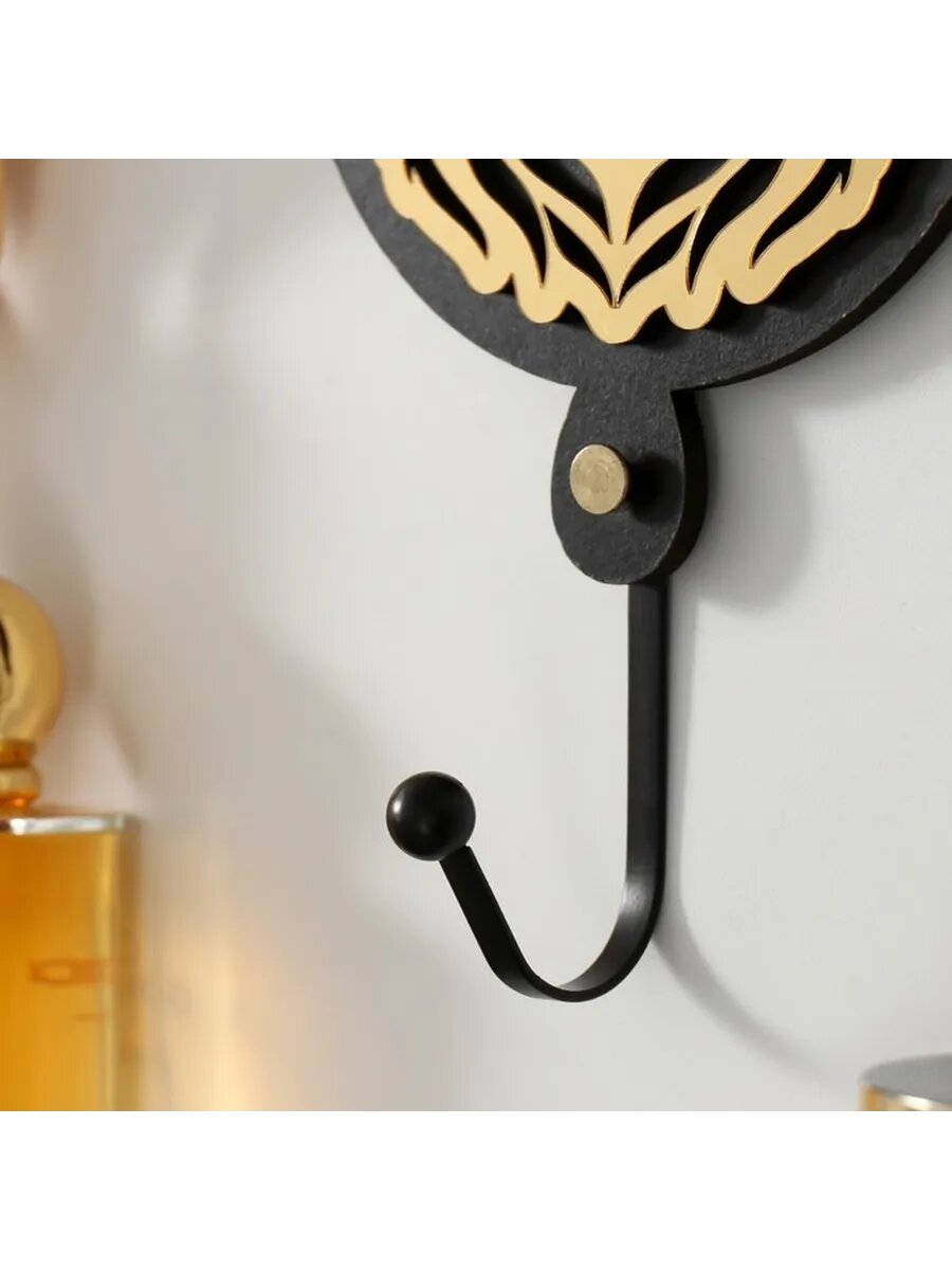 Декоративный крючок Волк из дерева