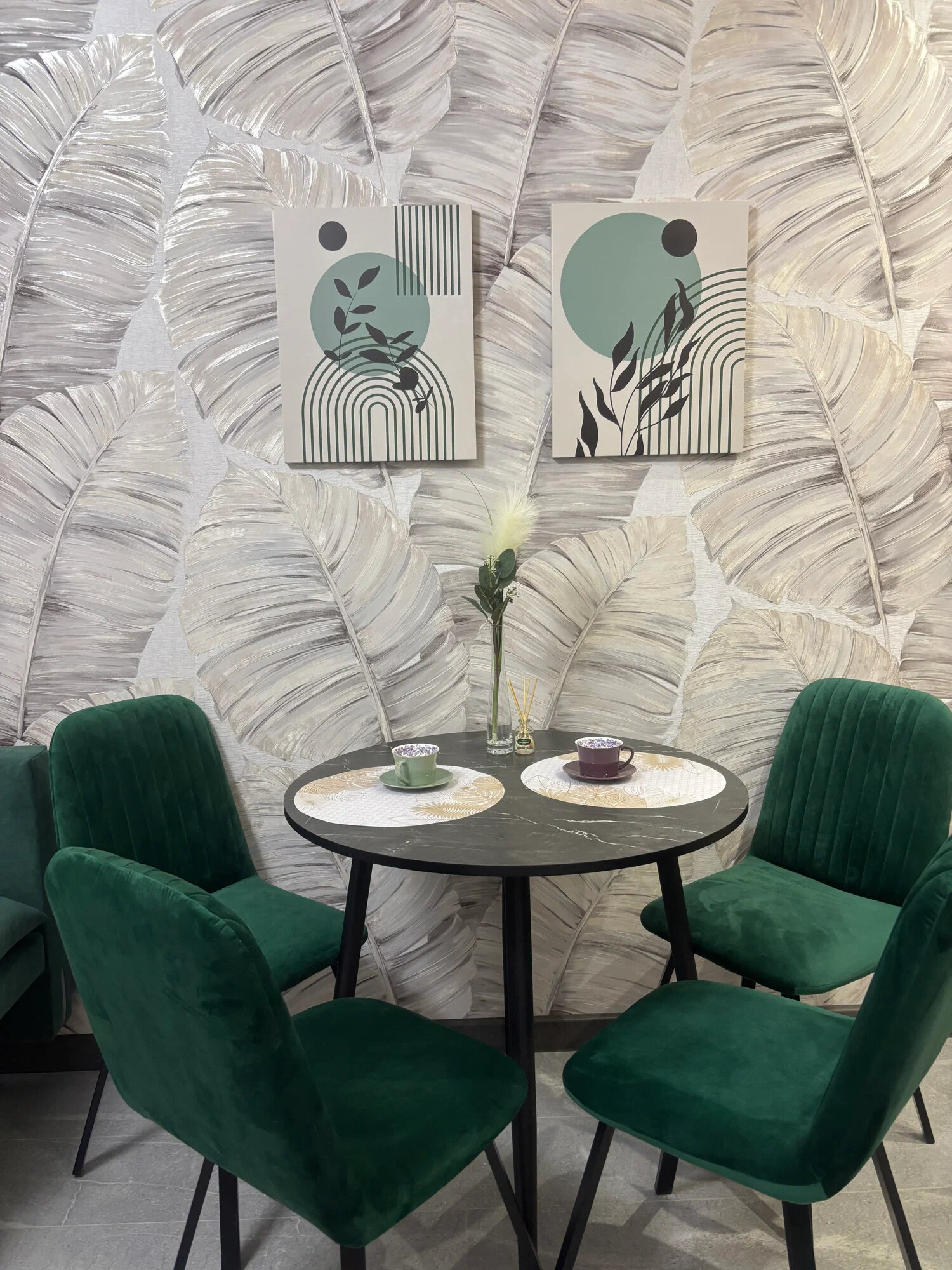 Стулья для кухни 4 шт, велюровые, цвет Изумрудный, черные ножки.