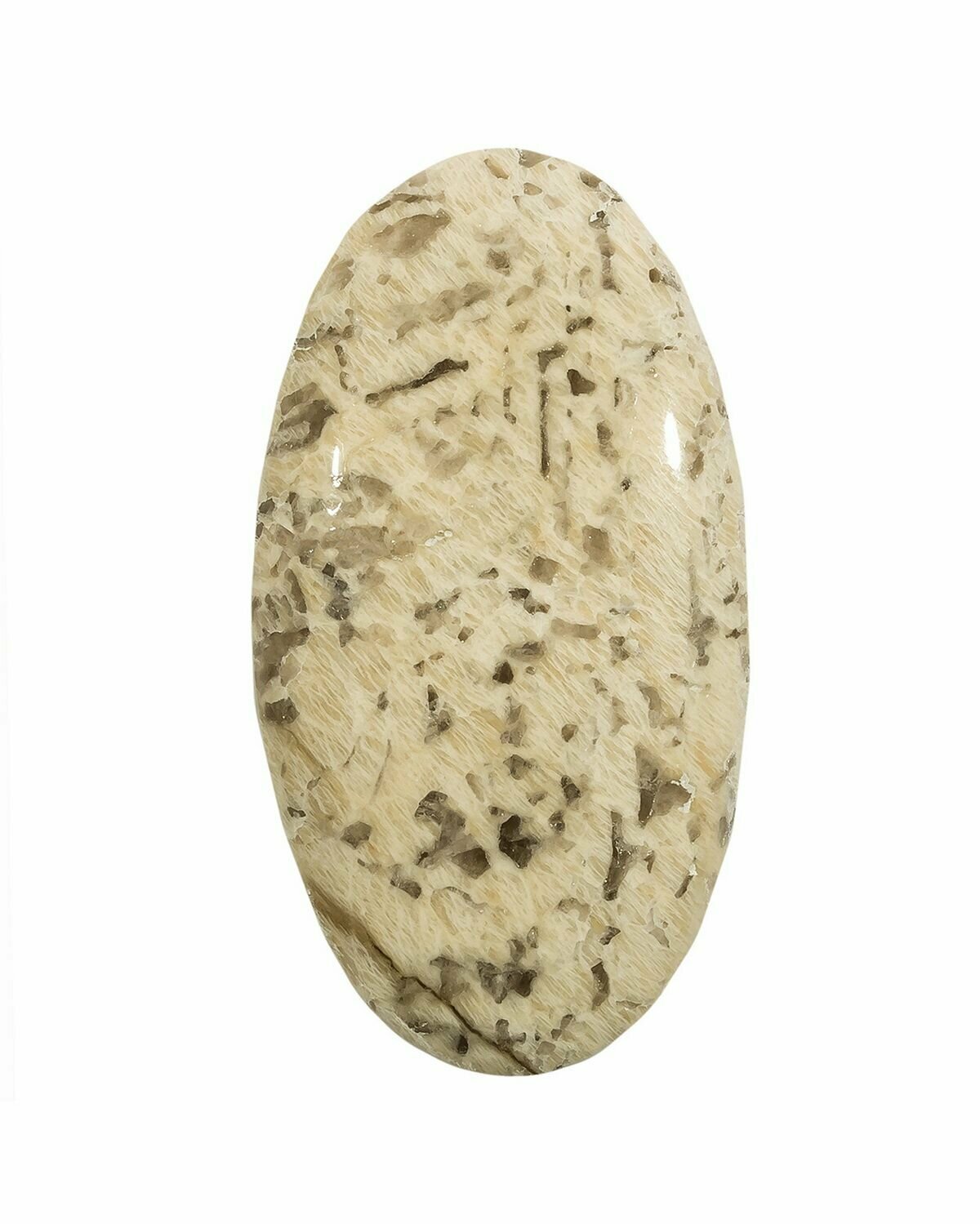 Кабошон из пегматита размером 54х29х6 мм.