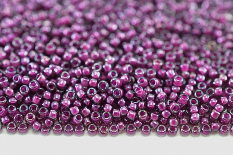 Бисер японский TOHO круглый 15/0 #1076 серый/фуксия, окрашенный изнутри, 10 грамм