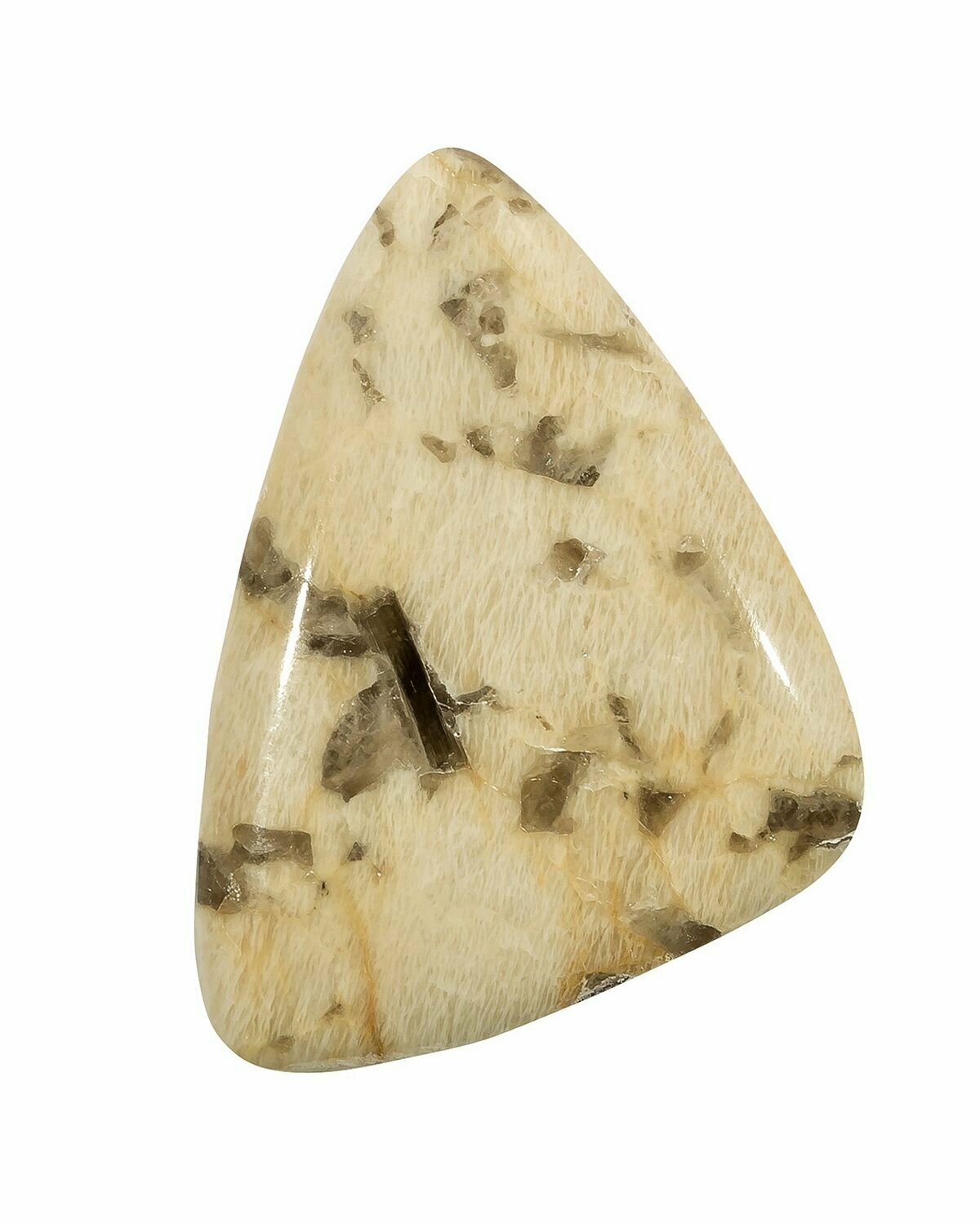 Кабошон из пегматита размером 37х26х5 мм.