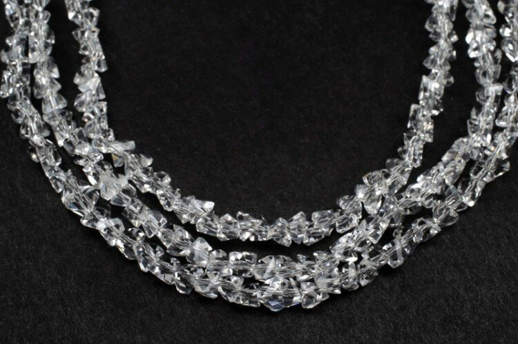 Бусина стеклянная граненая треугольная 3х4х3мм, цвет прозрачный, 542-039, 1 нить (около 30см, около 125шт)