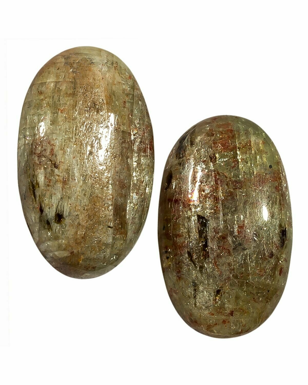 Пара кабошонов из кианита размером 28х17х7 мм. На стеклянной подложке.