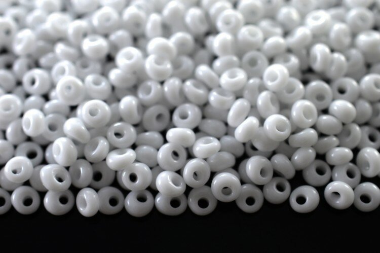 Бисер японский TOHO Magatama 3мм #0041 белый, непрозрачный, 5 грамм