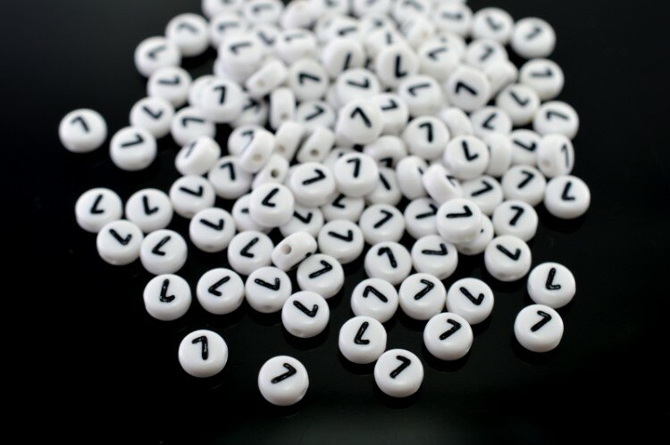 Бусина с цифрой 7, размер 7х4мм, отверстие 1мм, цвет белый/черный, 540-135, 5шт