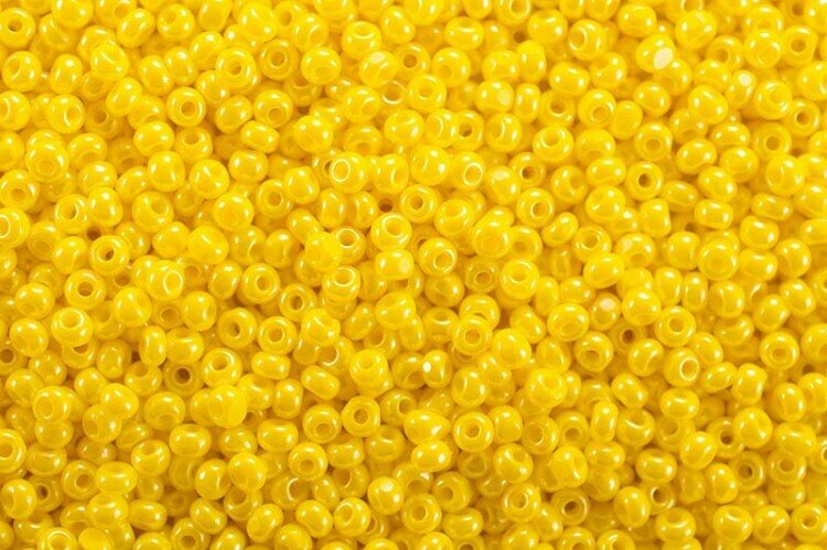 Бисер чешский PRECIOSA Граненый Шарлотта 11/0 88110 желтый непрозрачный блестящий, около 10 грамм