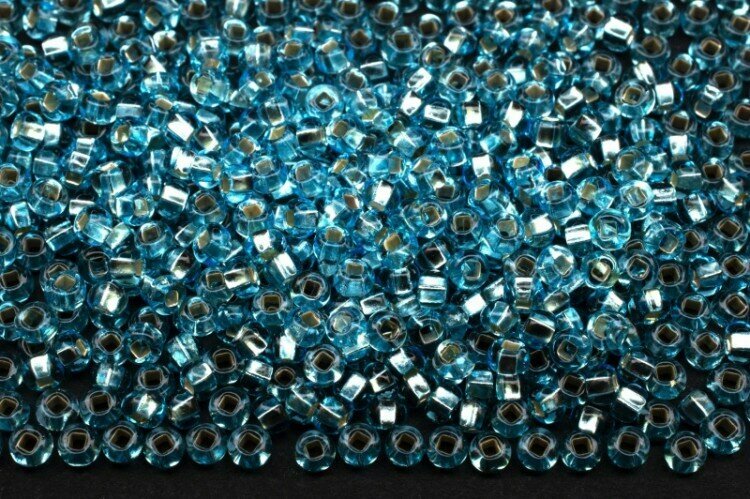 Бисер чешский PRECIOSA круглый 10/0 67000 светло-голубой, серебряная линия внутри, квадратное отверстие, 5 грамм