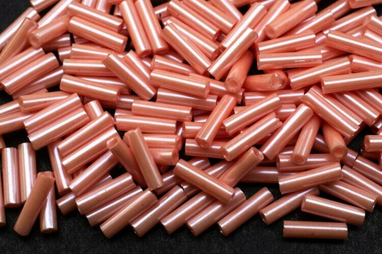 Бисер японский Miyuki Bugle стеклярус 6мм #3374 розовый крем, непрозрачный, 10 грамм