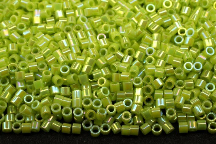 Бисер японский MIYUKI Delica цилиндр 15/0 DBS-0169 салатовый непрозрачный, радужный, 5 грамм