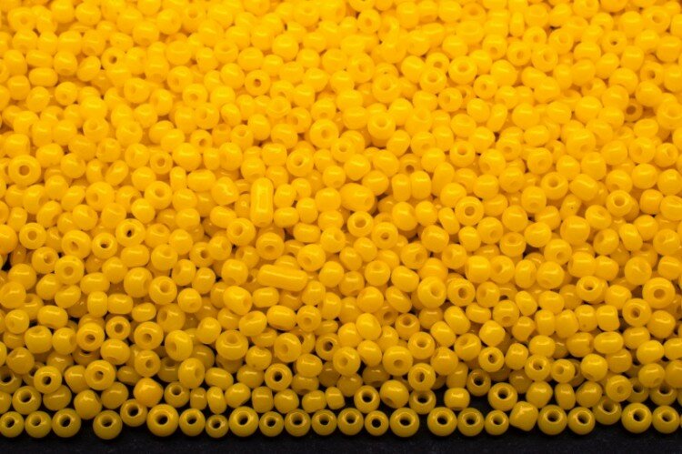 Бисер чешский PRECIOSA круглый 13/0 83110 микс размеров, желтый непрозрачный, 25г