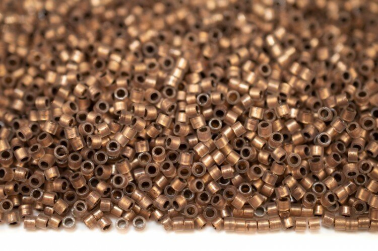 Бисер японский TOHO Treasure цилиндрический 11/0 #0741 алебастр, медная линия внутри, 5 грамм