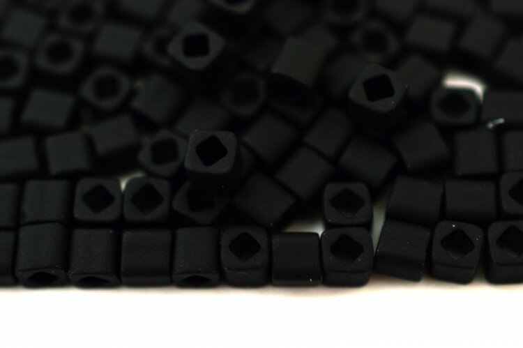 Бисер японский TOHO Cube кубический 4мм #0049F черный, матовый непрозрачный, 5 грамм