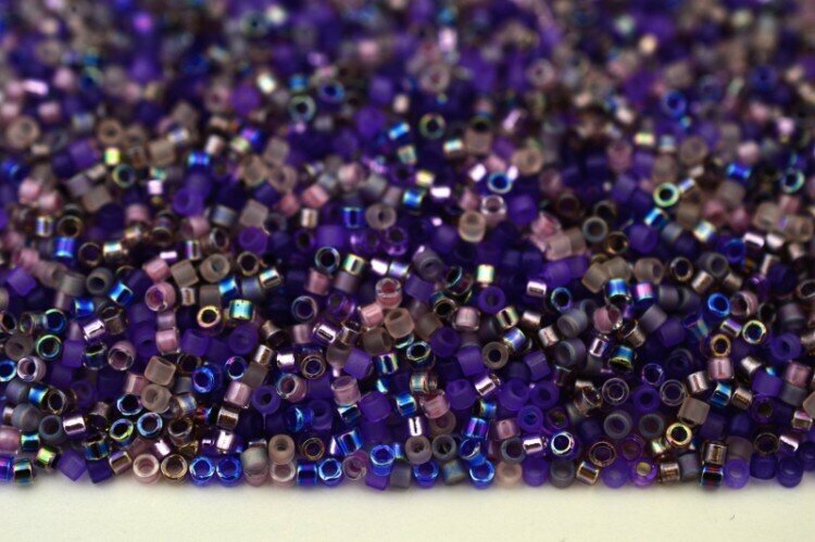 Бисер японский MIYUKI Delica цилиндр 11/0 DB-MIX01 сирень, микс Lilacs, 5 грамм