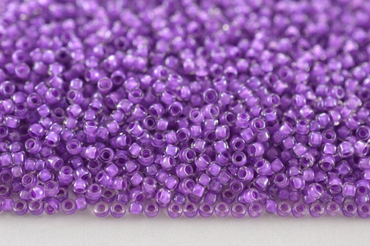 Бисер японский TOHO круглый 15/0 #0935 хрусталь/глициния, окрашенный изнутри, 10 грамм