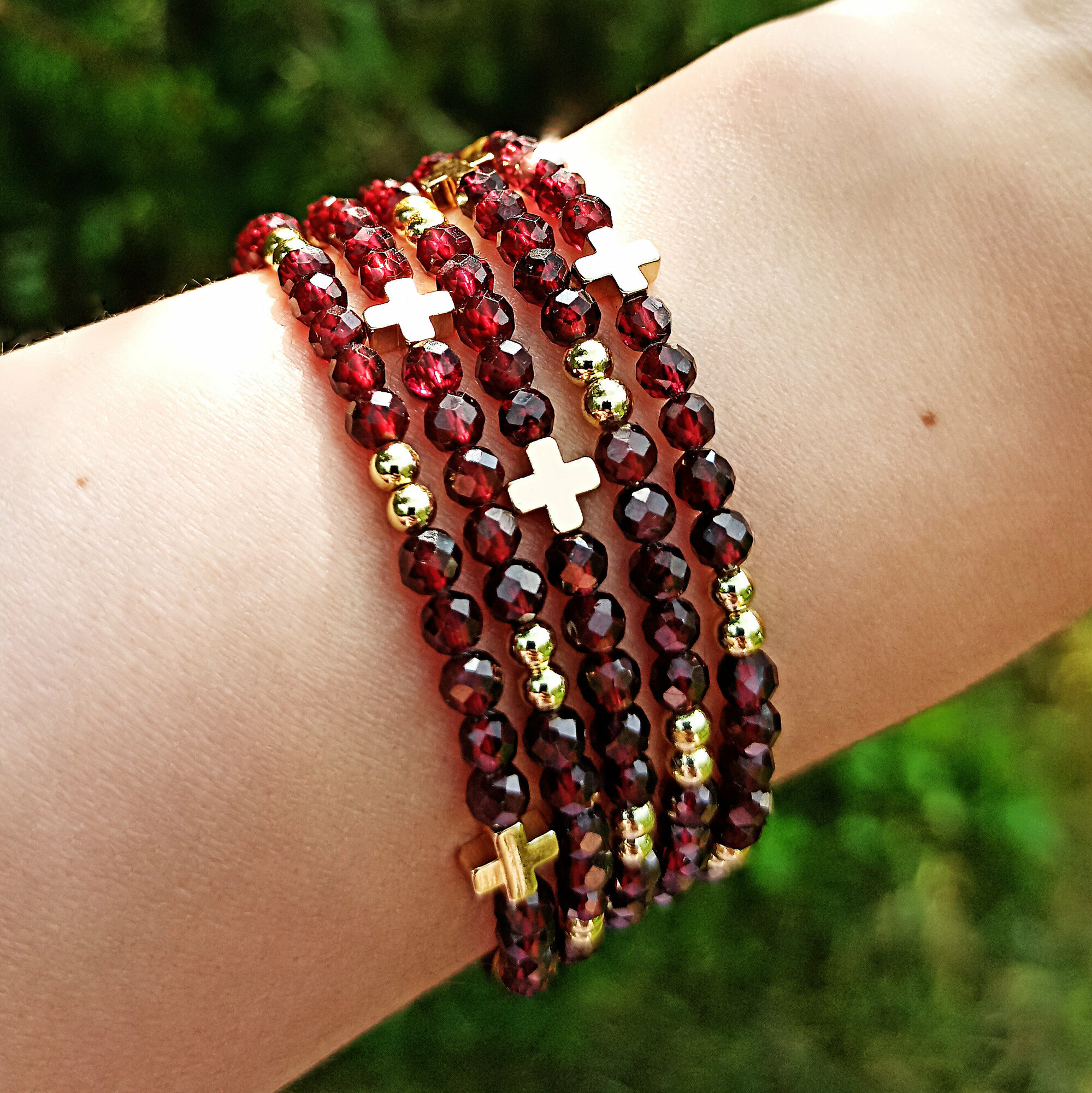 Жесткий браслет, гематит, гранат