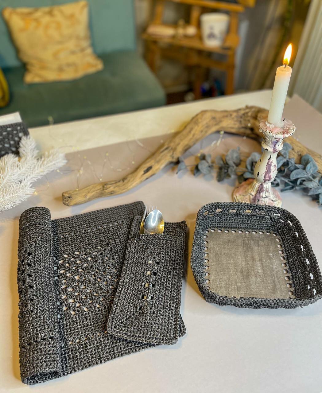 Набор салфеток и кувертов для сервировки стола 10 предметов, (Салфетки под тарелки 38х28 см. 4 шт. Куверты для столовых приборов 23х10 см. 4 шт. Салфетка под чайник 15х15 см. 1шт. Фруктовница 20х20х5 см. 1 шт.)