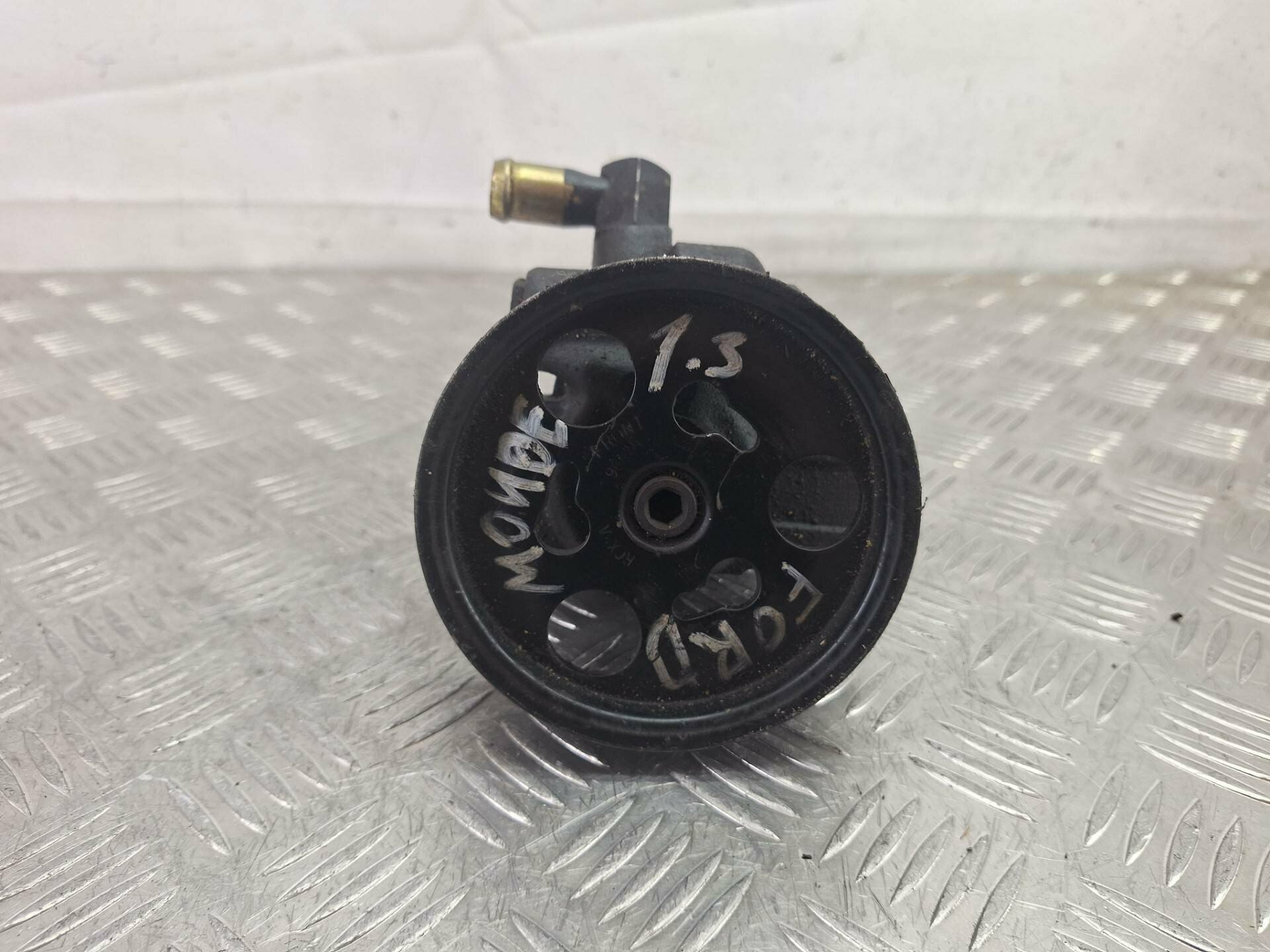 Насос гидроусилителя руля Ford Fiesta 4 (1995 - 1999) 96BF3A733AD