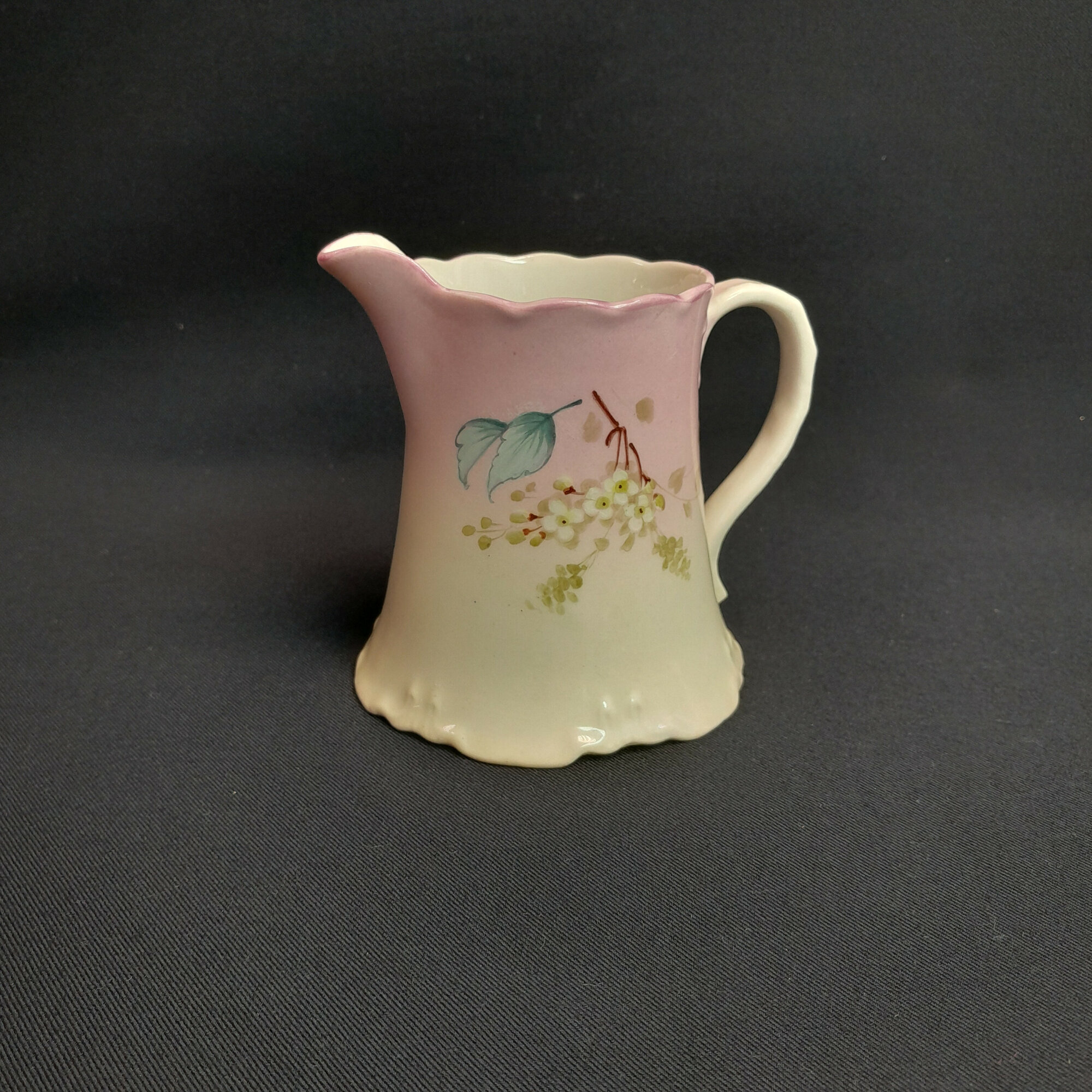 Молочник товарищество Кузнецова 1917г, розовое крытье, ручная роспись, атиквариат