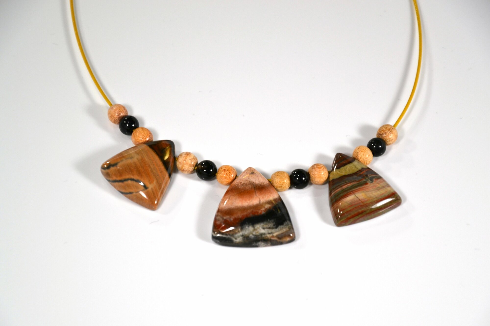 Колье, яшма