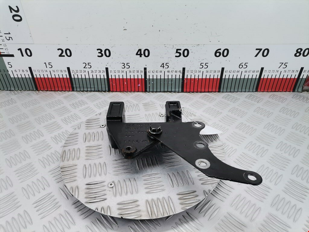 Кронштейн (крепление лапа траверса) кпп Skoda Rapid 1 6R0199111C арт. 1874122