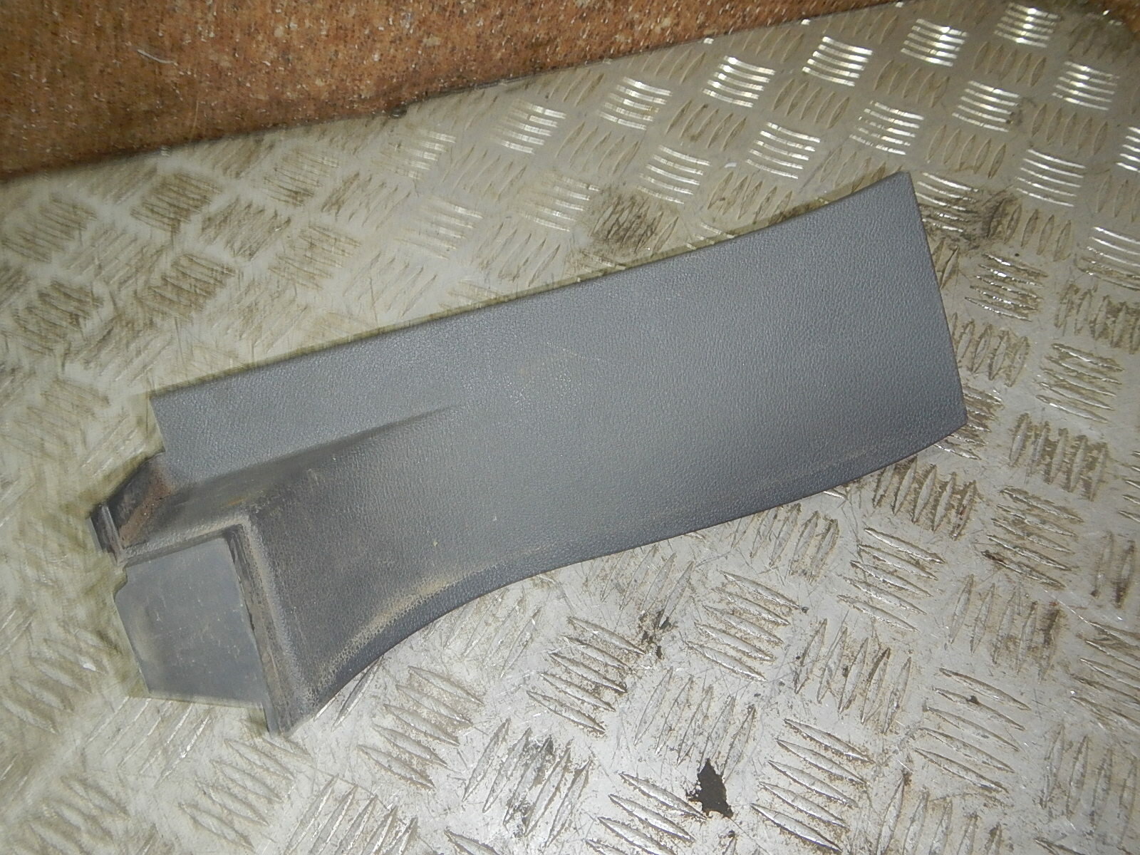 Б/У Накладка панели задка правая, Ford (Форд)-Фокус 2 FORD FOCUS 2 (08-11) Универсал Царапины. 281203 FORD арт. 4M51N40428A