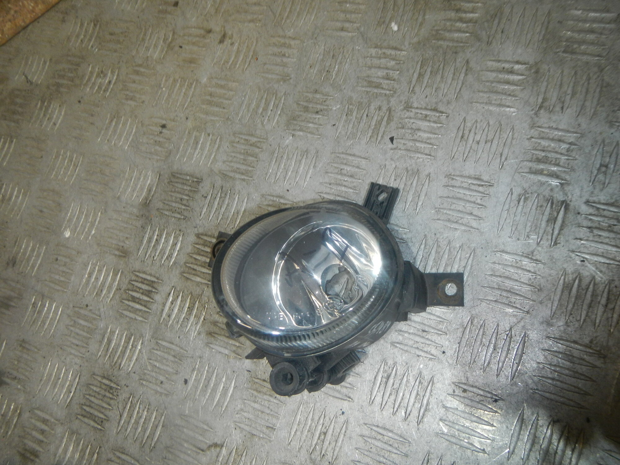 Б/У Фара противотуманная левая, Audi (Ауди)-A4 (B7) (05-07) AUDI A4 (B7) (05-07) Мелкие царапины. 551484 VAG арт. 8E0941...