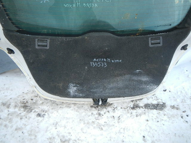Б/У Обшивка двери багажника, Opel (Опель)-ASTRA H (04-) OPEL ASTRA H (04-) купе грязная 134573 GENERAL MOTORS арт. 13181600