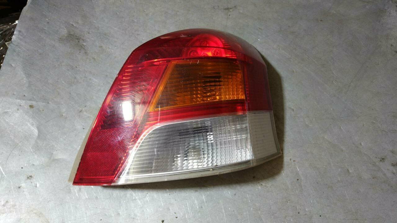 Фонарь задний правый Toyota Yaris E412667
