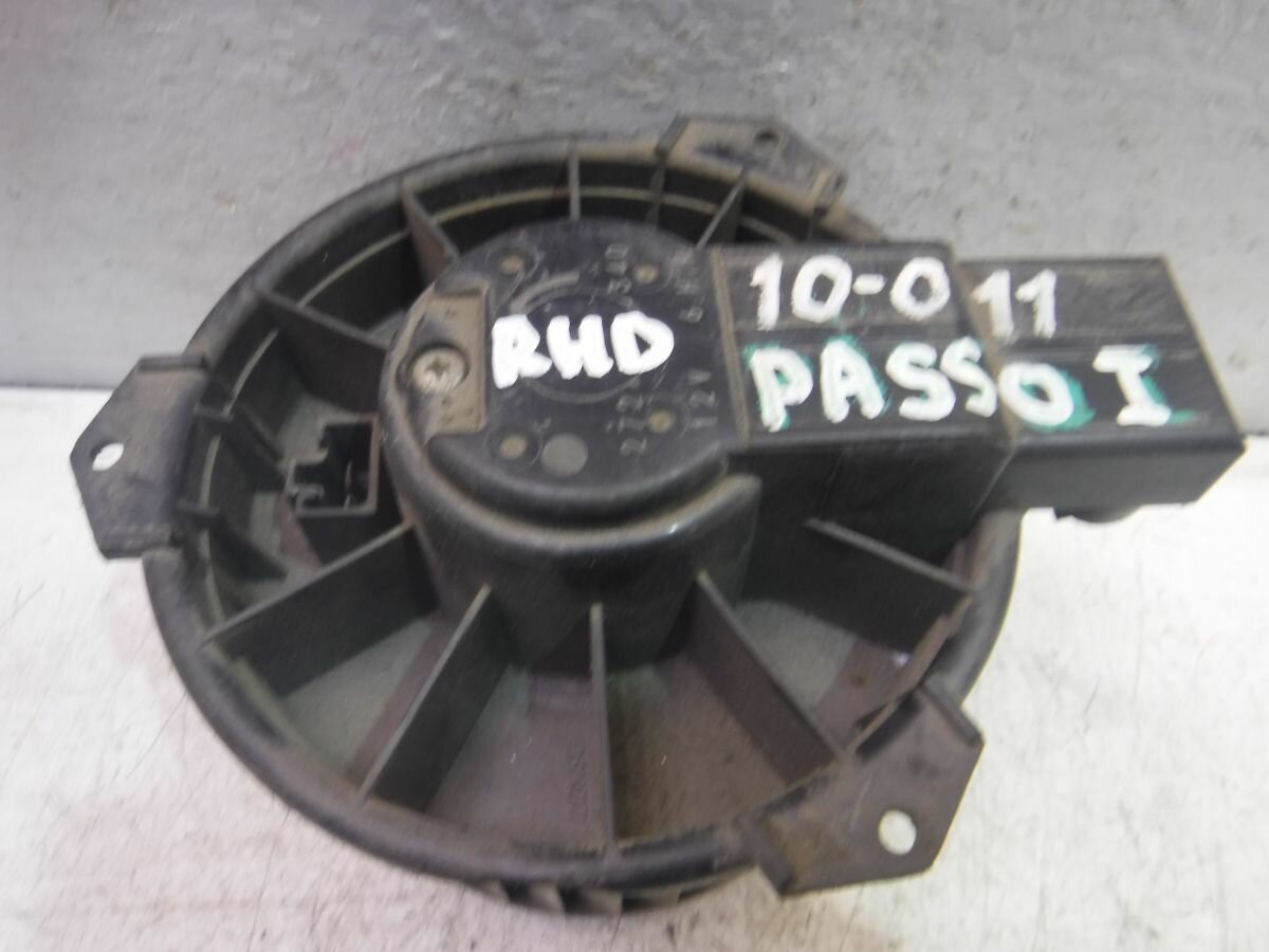 Моторчик отопителя Toyota Passo C10 (2004—2010)